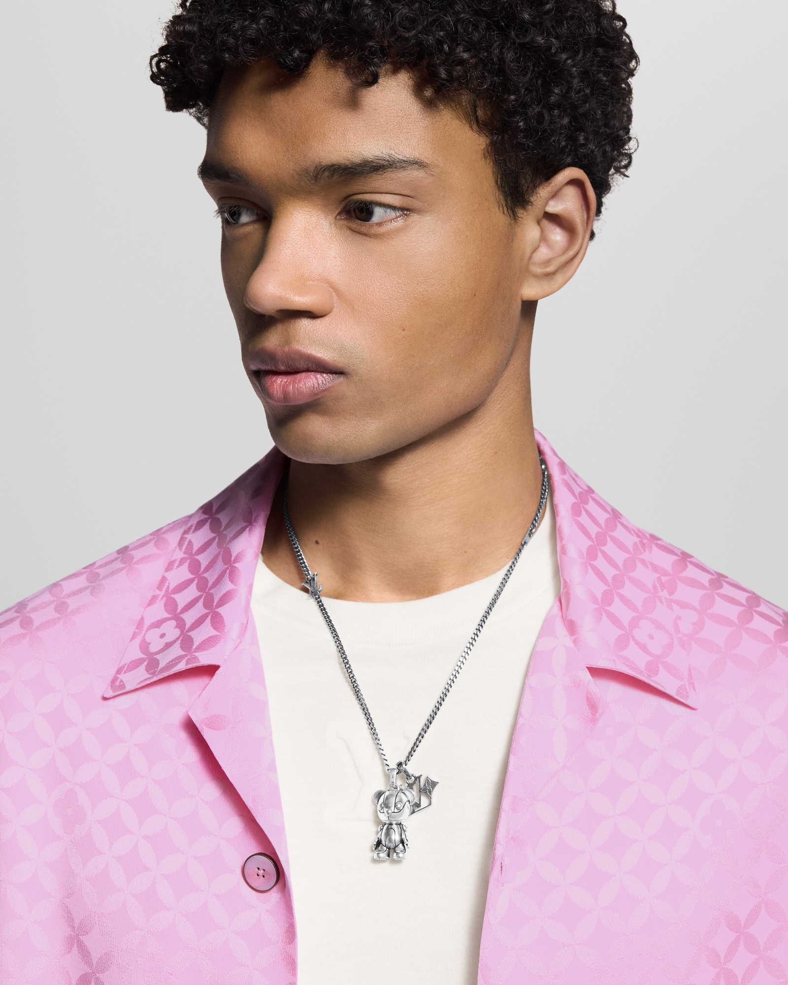 LV Louis Medium Charm S00 - Men - Fashion Jewelry | LOUIS VUITTON